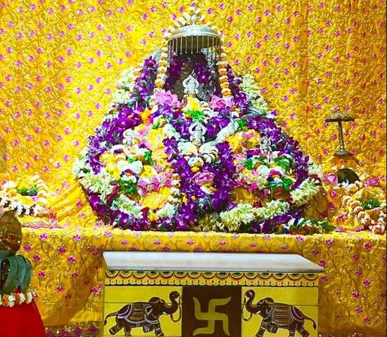 Ram Navami: रामनवमी पर राम जन्म भूमि में फूलों से भव्य सजावट, मंदिर के ...