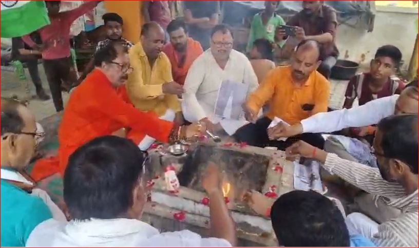 Chandrayaan 3: चंद्रयान -3 की सफल लैंडिंग के लिए मंदिरों में की जा रही ...